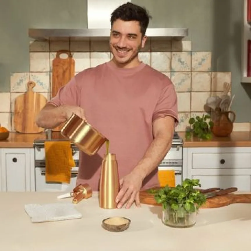 Rosebud | How to make cocktail recipe | Cointreau International