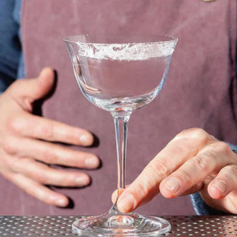 Learn how to make cocktails: Tips and tutorials | Cointreau International